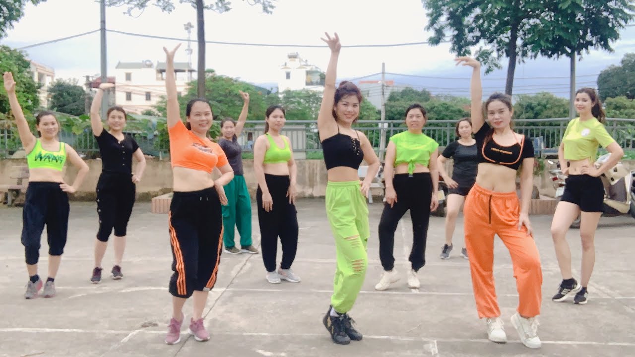 MẬT NGỌT -Zumba cover-Sung Huyền Hương - YouTube