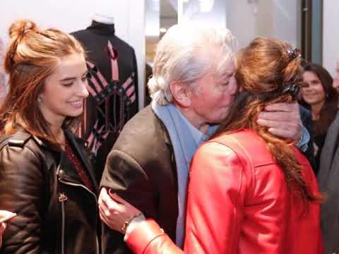 ALAIN DELON & GRANDDAUGHTERS (ALYSON, LIV, LOU) - YouTube