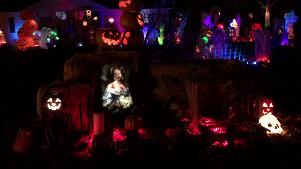 Huckleberry Halloween 2019 Display- Nighttime Walkthrough + Portion of ...