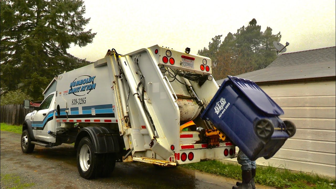 Ram 5500 - New Way Diamondback Rear Load Garbage Truck - YouTube