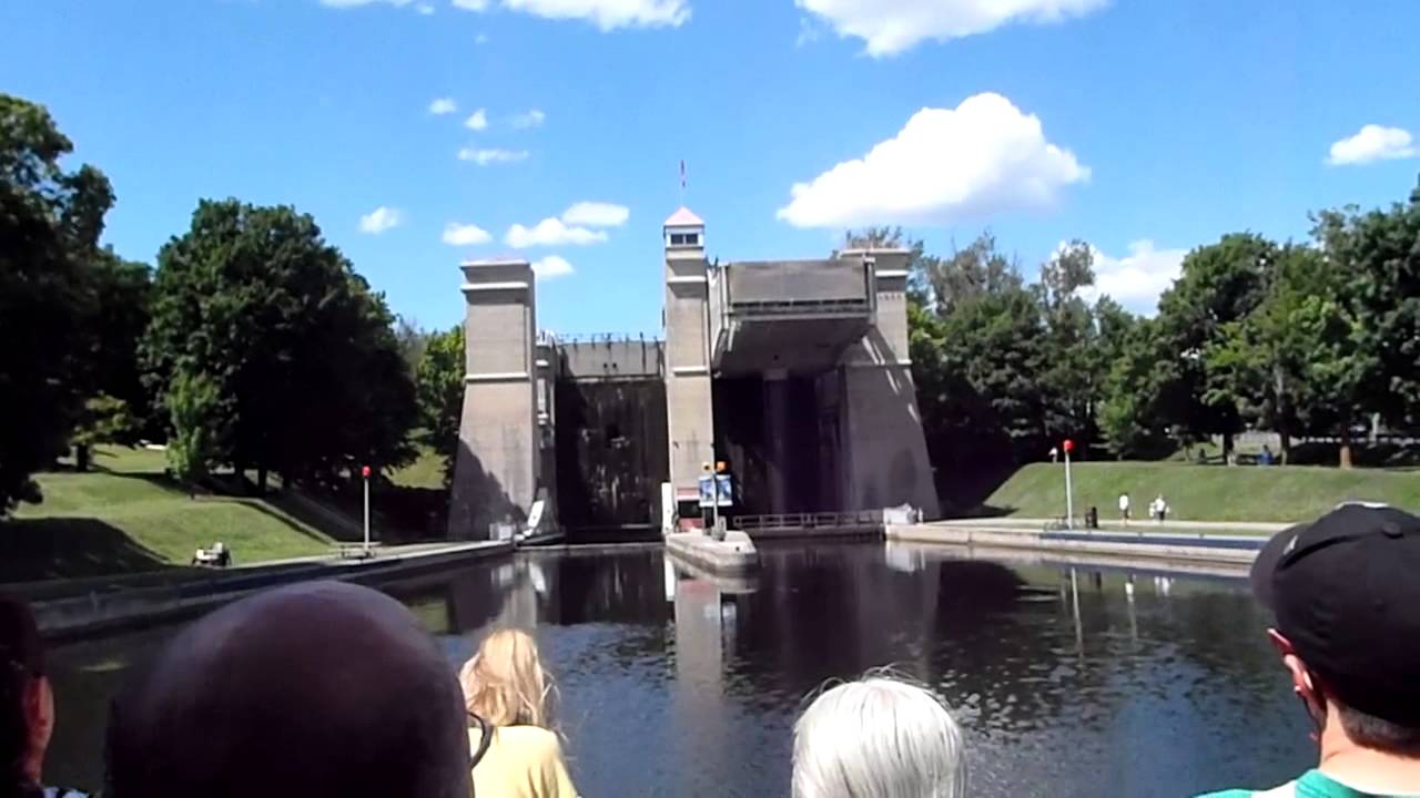 Peterborough lift lock 21 on the river tour cruise. Trent Severn canal ...