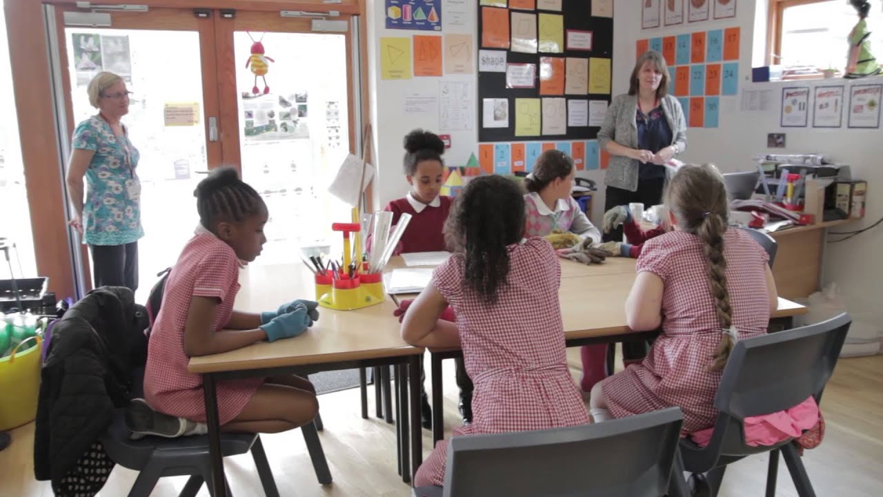 Outdoor Eco Classroom at Rolls Crescent Primary School, Manchester by ...