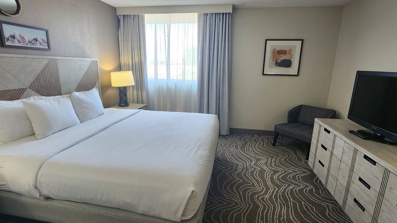 Hotel Check-In Embassy Suites Hilton Tempe Arizona - YouTube