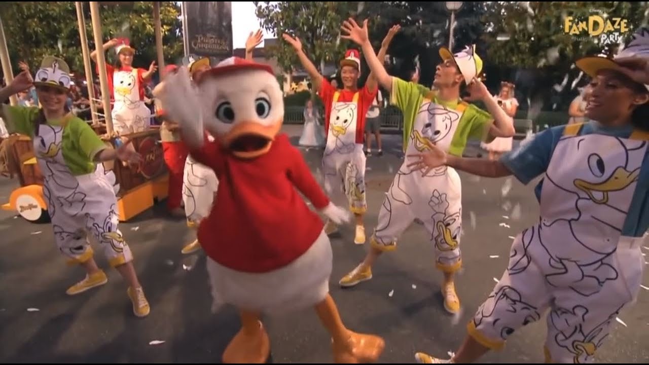 Duck Tales Parade - Disney FanDaze - Disneyland Paris - YouTube