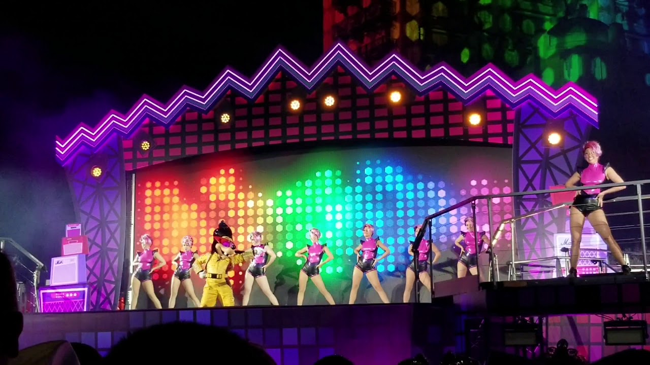 Max Live! (Stand Out) - YouTube