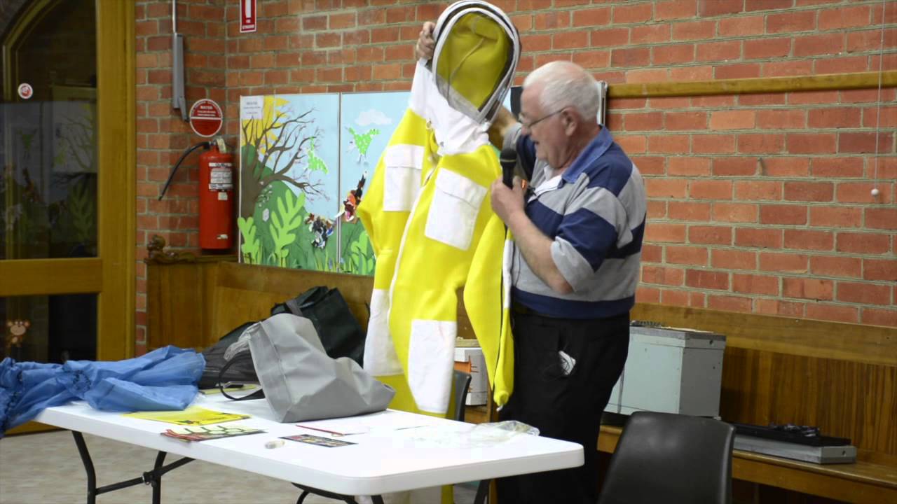 Beekeeping in Korea part1of 2 - YouTube