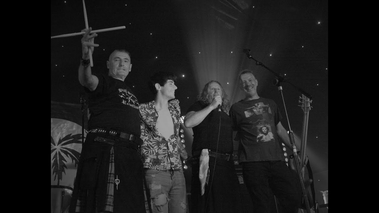 Slither live at Wickham Festival - YouTube