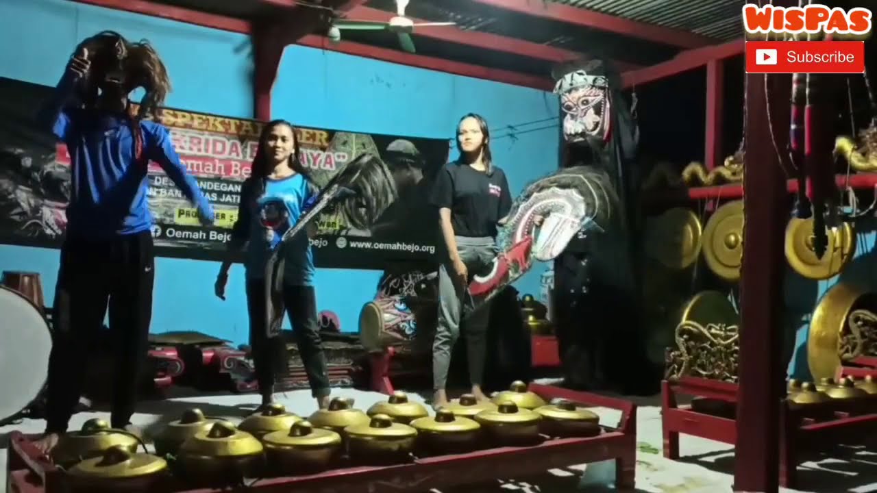 Penampakan Pocong Bencong...saraswati cemburu sama iwan - YouTube