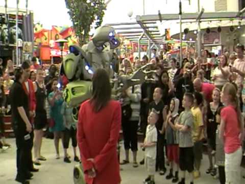 Titan the Robot in Butlins 2010 - YouTube
