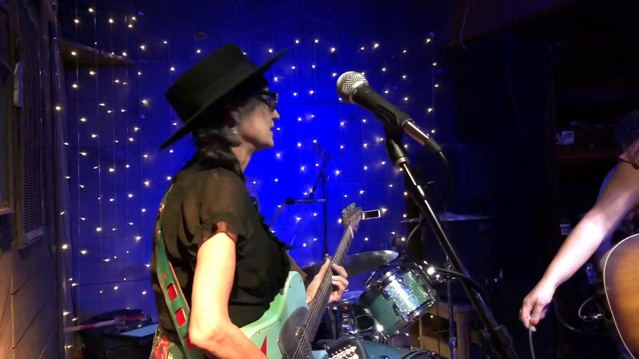 Bonnie Montgomery and Rosie Flores “You Can’t Shake” - YouTube