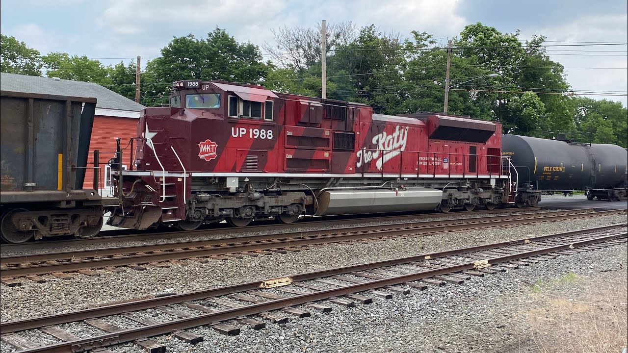 Cloudy June 3rd on NS Harrisburg Line ft. UP 1988 - YouTube