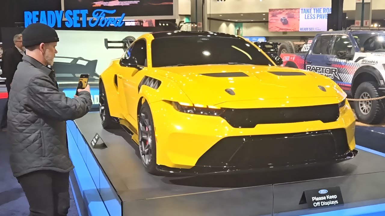 2025 Ford Mustang GTD In Yellow Stuns LA Auto Show Visitors - YouTube
