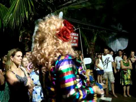 Ministério da cultura apresenta drag queen Tchaka praia Bertioga.MPG ...