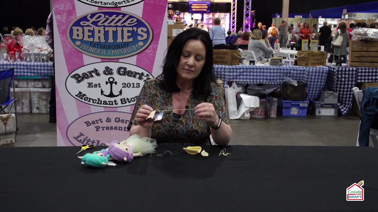 Lisa Marie Olson demonstrates the whipstitch - YouTube