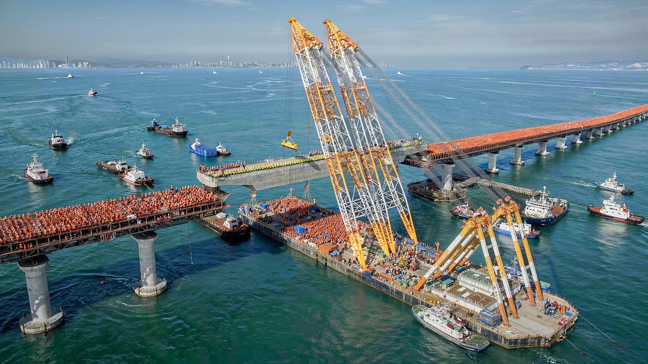 How The World’s Longest Sea Crossing Bridges Are Built By Genius ...