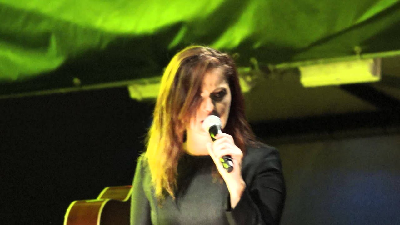 Annalisa - Splende (live @ Porta di Roma 2015) - YouTube