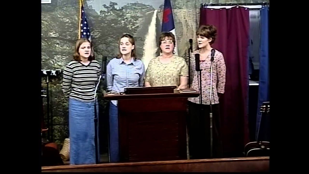 The Gail Carlson Family singing at the Victory Family Camp Meeting 2009 ...