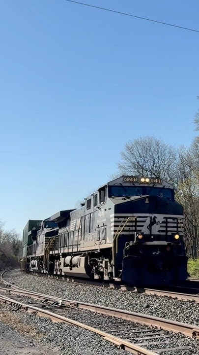 NS 4281 AC44C6M leads NS 28X through Piscataway,NJ! - YouTube
