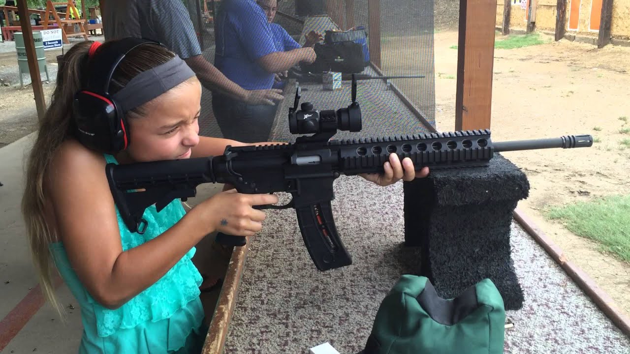 Naomi running M&P rifle at the range - YouTube
