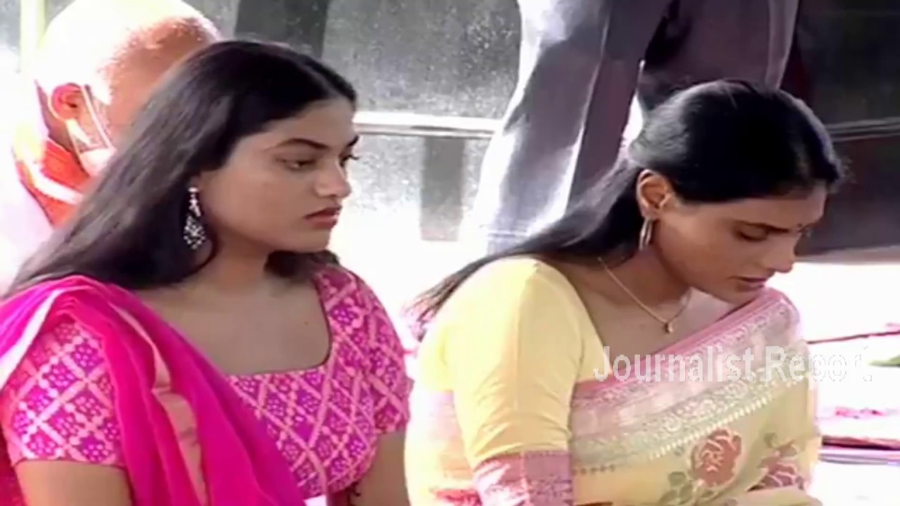 YS Sharmila Daughter Anjali Reddy || CM Jagan Family at YSR Ghat in ...