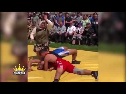 Güreş müsabakasında oğluna yardıma koşan anne