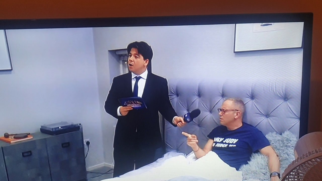 JUDGE RINDER TALK TO SOOTY AND SWEEP ON MICHAEL MCINTYRE SHOW - YouTube
