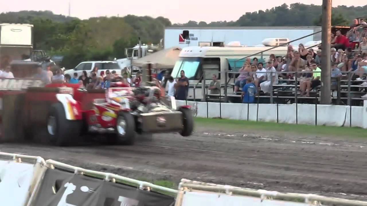 ford t bucket pulling - YouTube