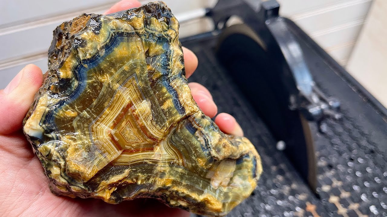 I cut 3 CHUNKY agates open on my saw! - YouTube