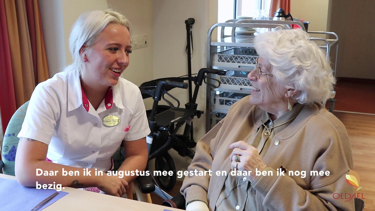 Een dag in de ouderenzorg met Kimberly - YouTube