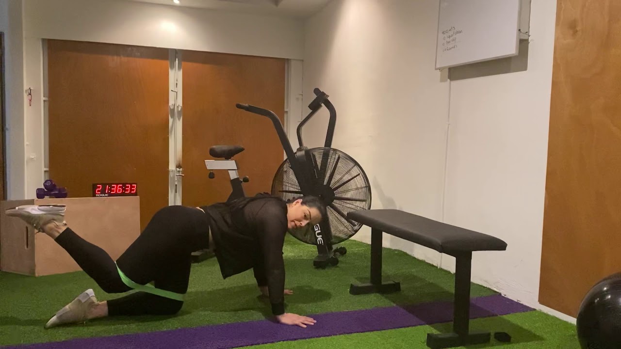 Extension de cadera 4 puntos con Banda - YouTube