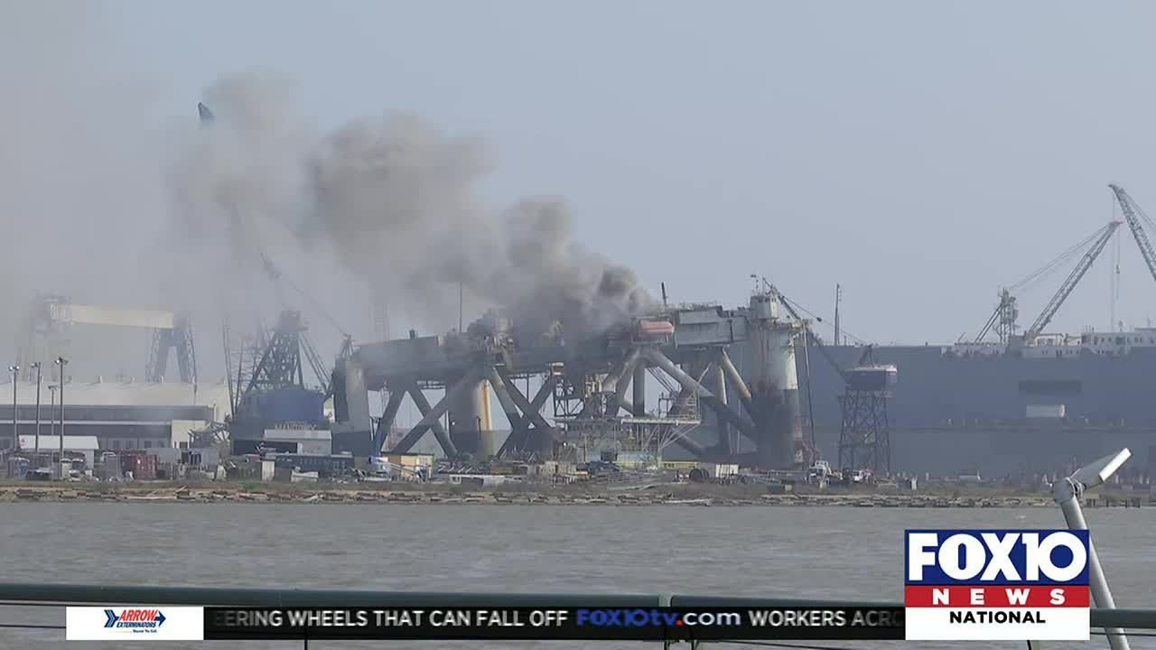 Mobile Fire-Rescue battles large oil platform fire on the Mobile River ...