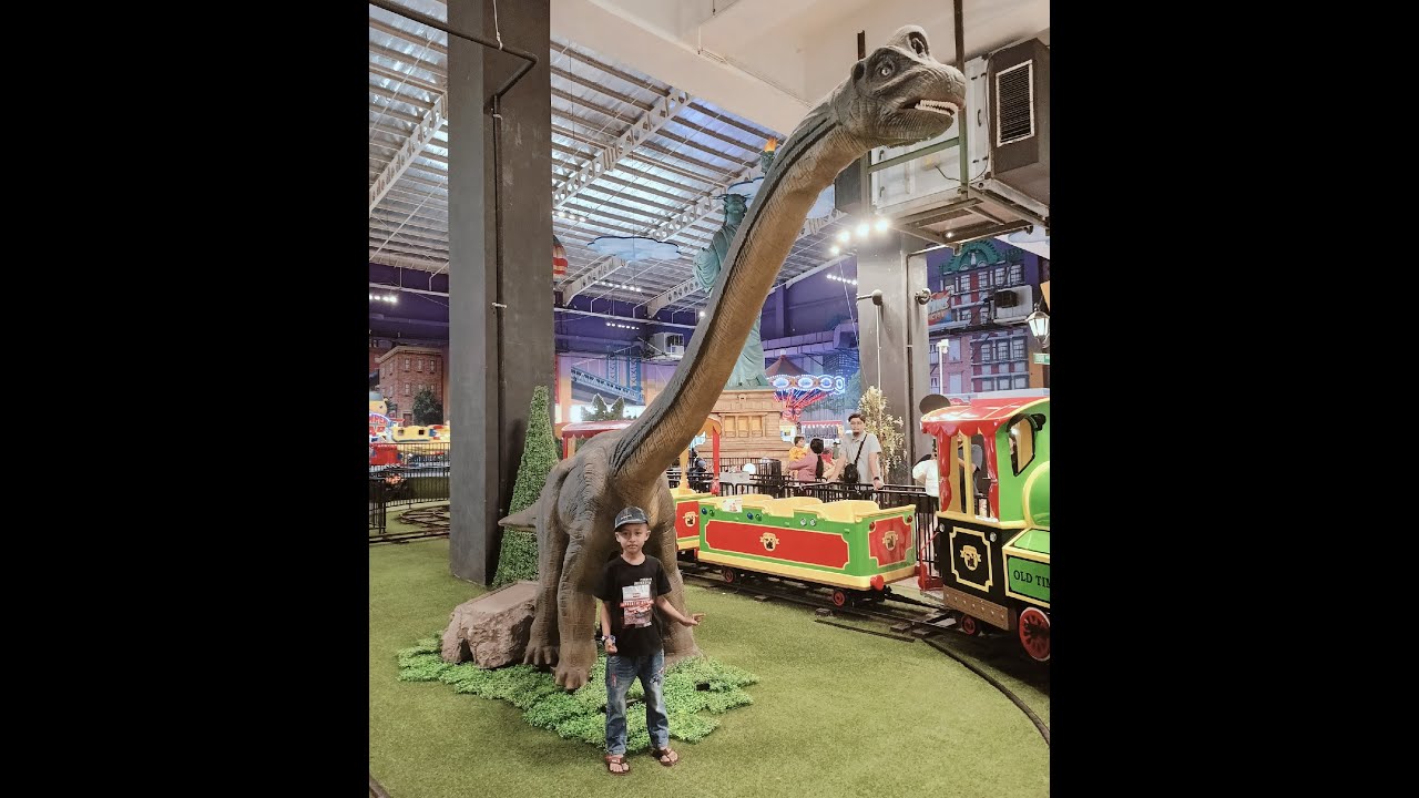 Adam Main di Trans Studio Padang - YouTube