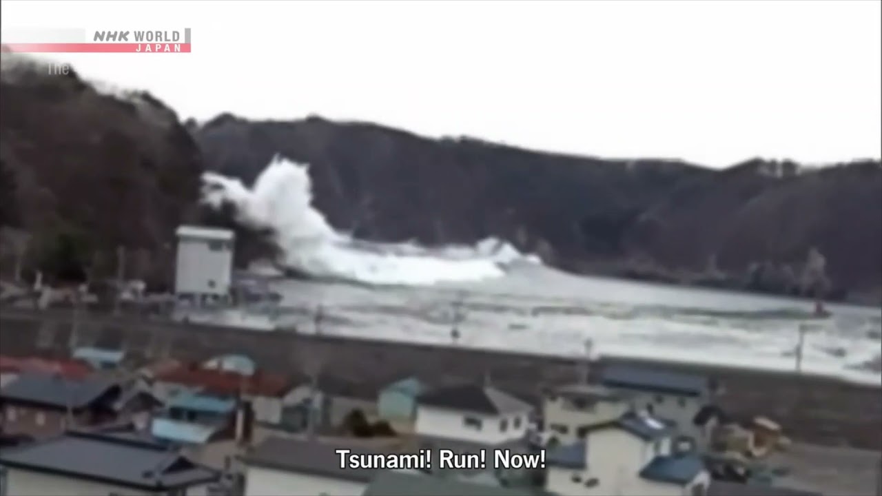 Tsunami Heads For Taro Town, Miyako City, Japan - YouTube