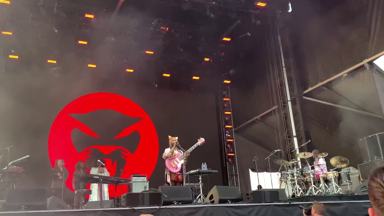 Thundercat - Camp Flog Gnaw 2019 - “Captain Stupido” - YouTube