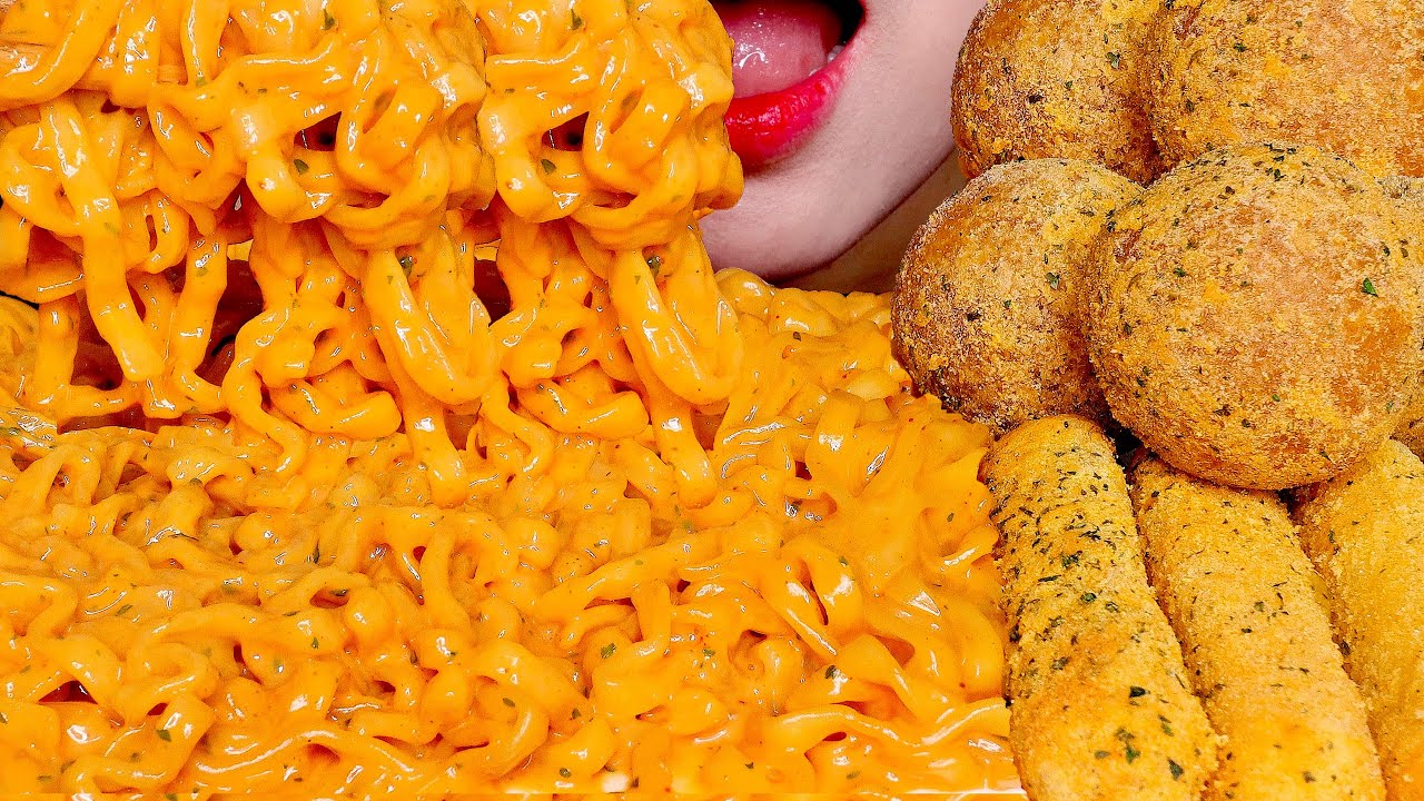 ASMR CHEESY CARBO FIRE NOODLES, 뿌링클 치즈볼 먹방 BBURINKLE CHEESE BALL ...