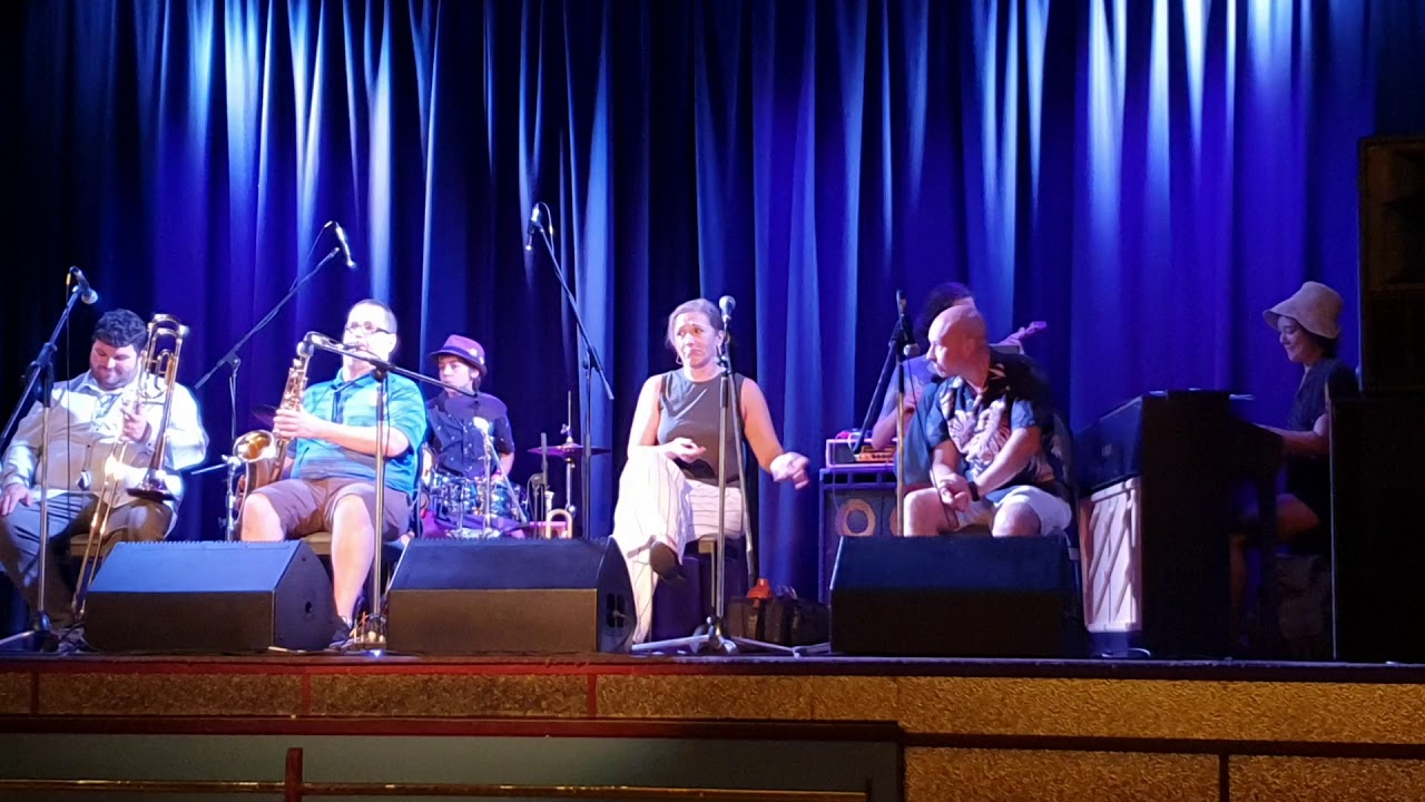 'Why' - Marla Dixon & Shaye Cohn's Happy Monday Band Acordes - Chordify