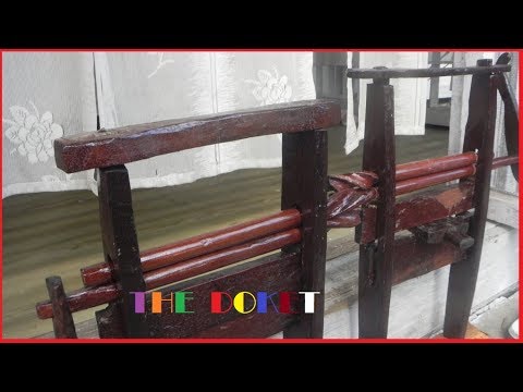 A primitive cotton seed separation machine. (DOKET)