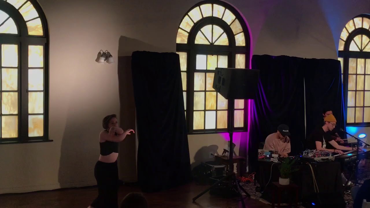 Kate Dinsmore & live dancer Ashleigh Miller at The Round, Fremont Abbey ...
