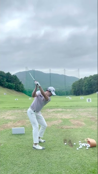 이상적인 골반 턴을 보여주는 김태훈프로 김태훈프로 골프 스크린골프 골프레슨 아이언스윙 스윙교정 프로스윙 엘르골프
