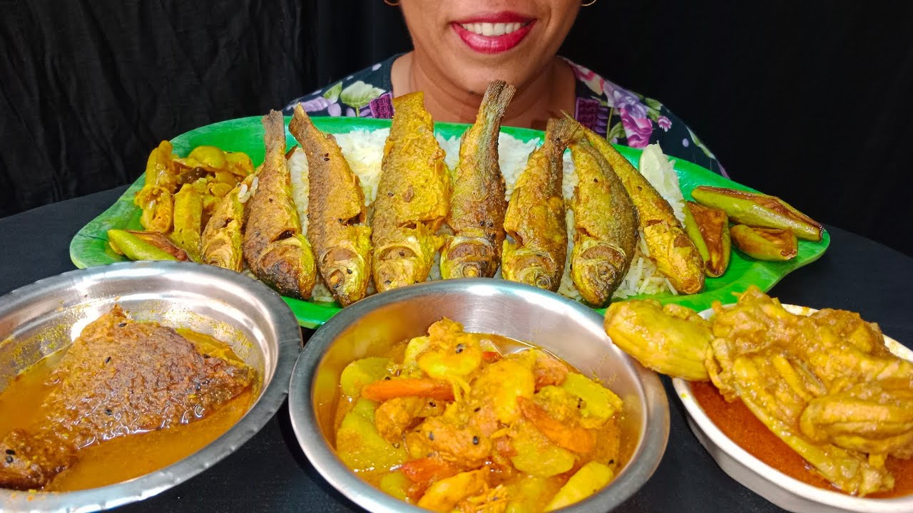 Eating rice with 🍚 Chicken curry vegetable prawn curry Chara pona fish ...