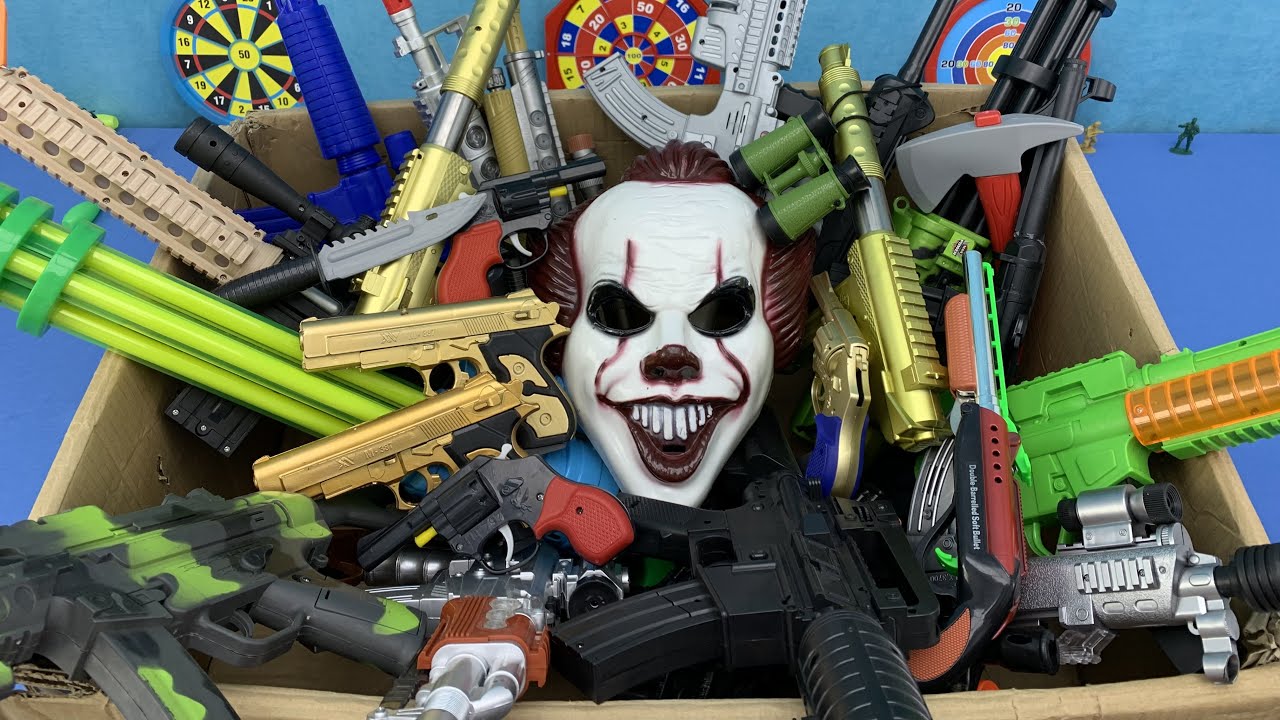 Weapon Box of IT Evil Clown! Shooting Realistic Toy Rifles and Colorful ...