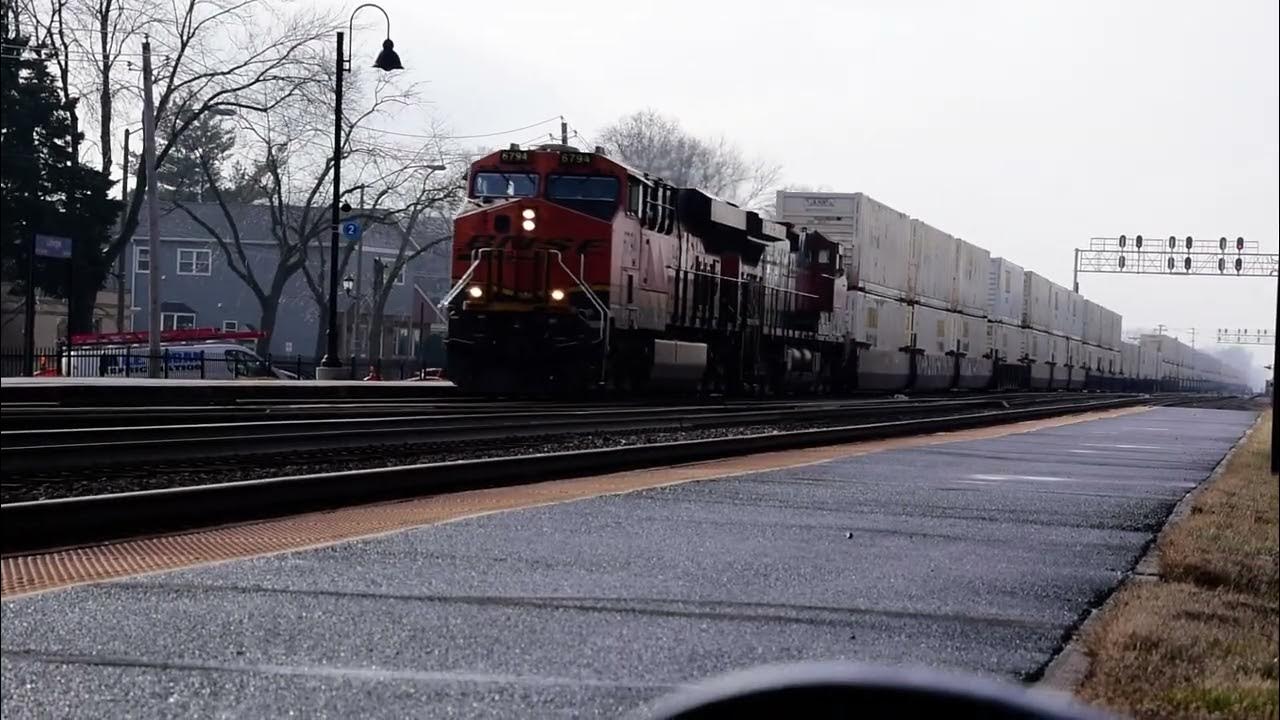 BNSF Freight Train Heading West from BNSF Cicero Intermodal Yeard – January 2023 - YouTube