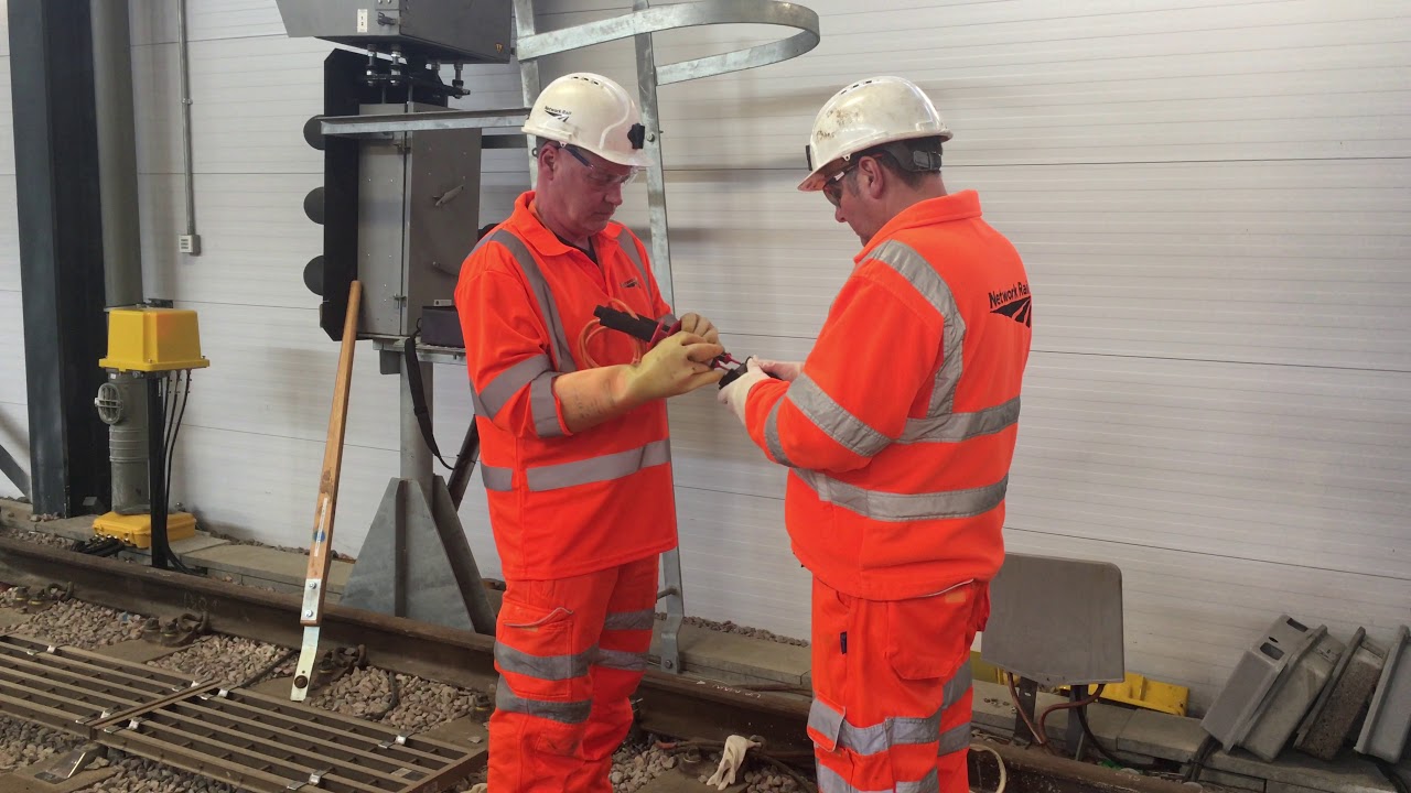 How to apply a three point fixing earthing strap. Un-Controlled. - YouTube