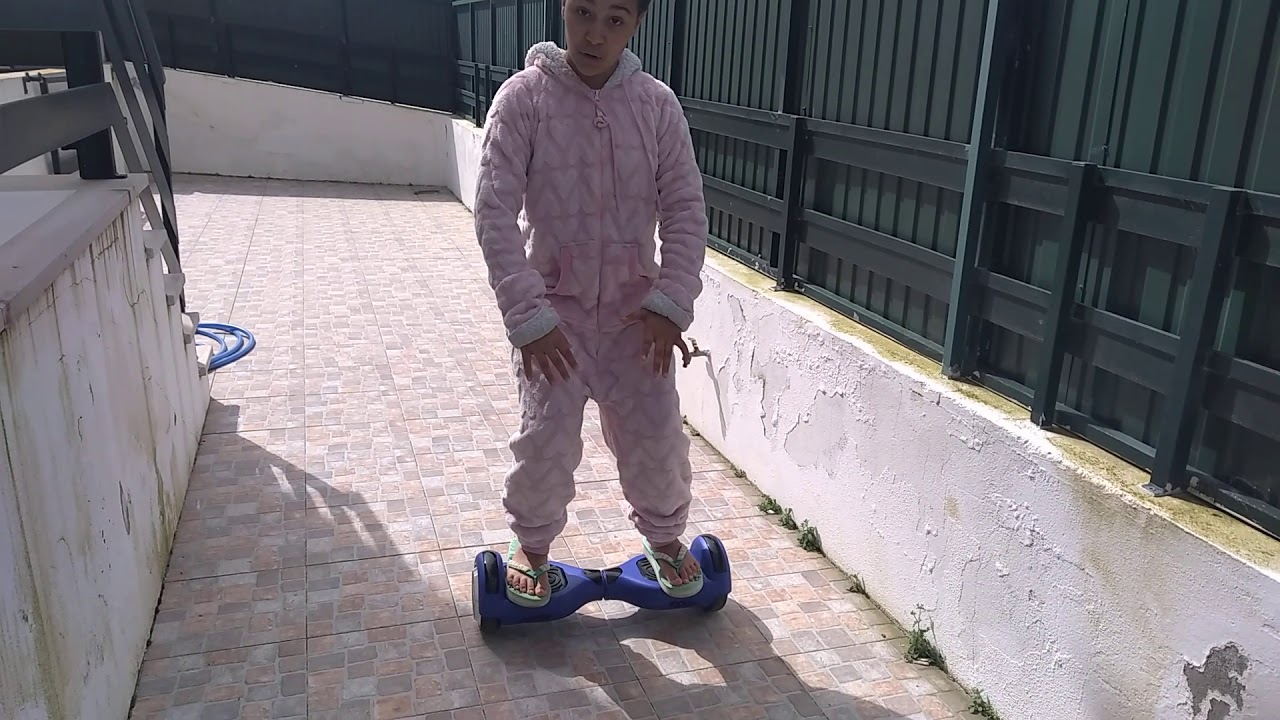 Como andar de hoverboard - YouTube