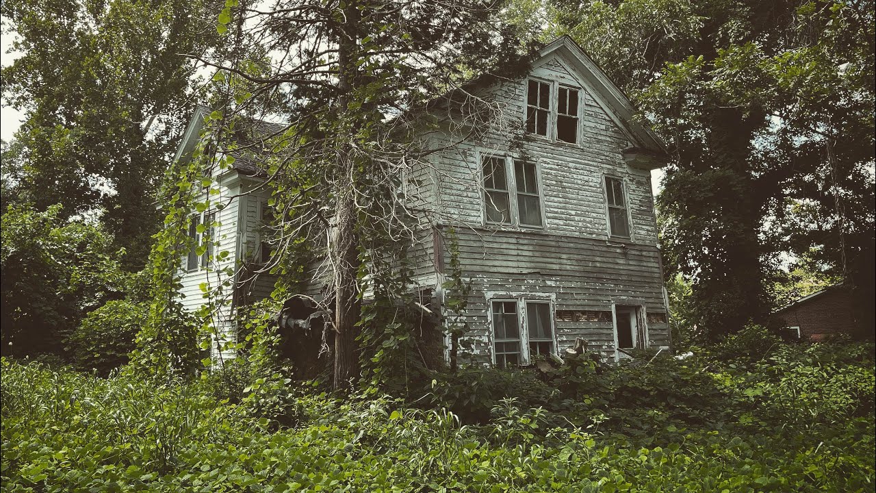 Forgotten 125 year old Southern Farm House In North Carolina - YouTube