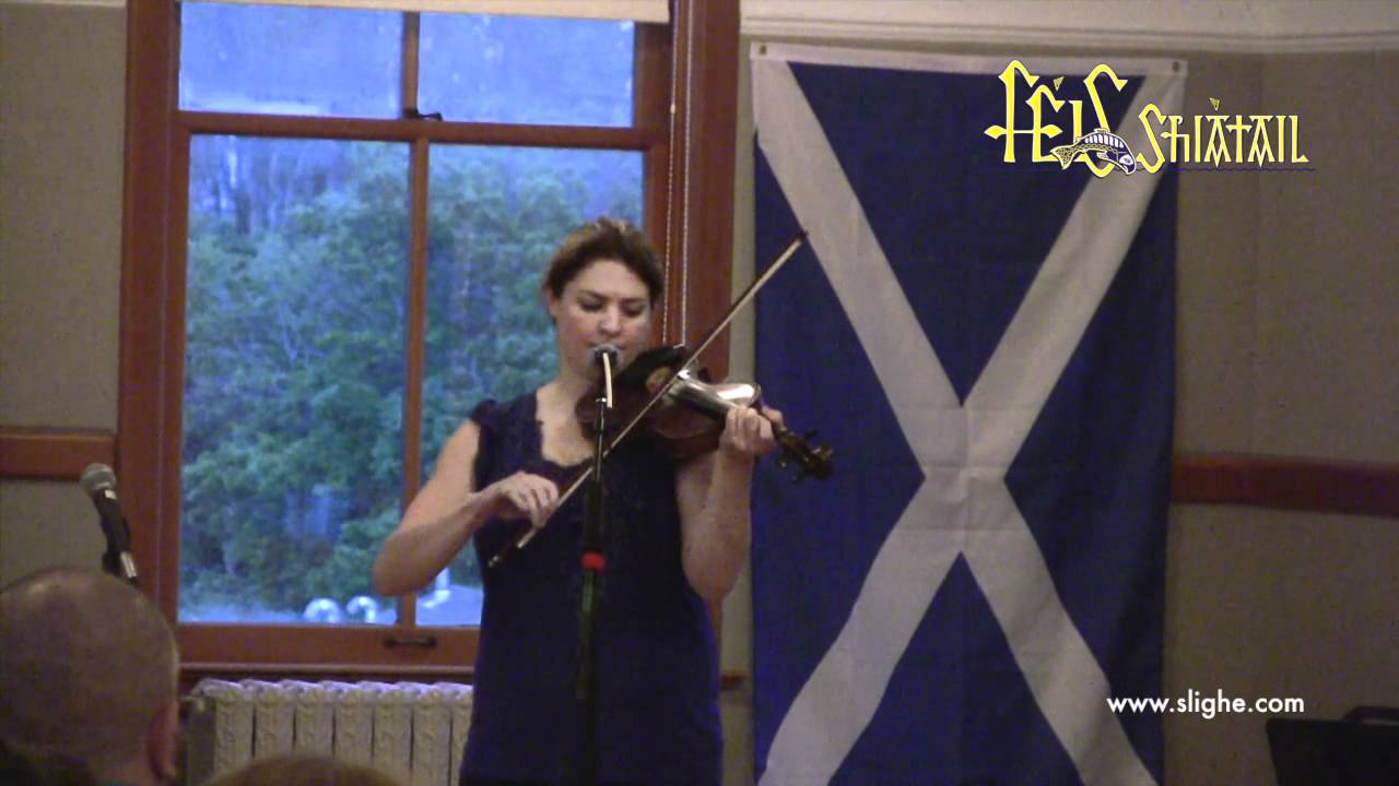 2010 Féis Shiàtail Presenter Ceilidh with Andrea Beaton - YouTube