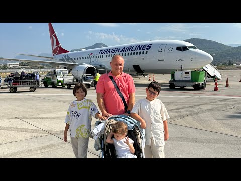 Yavuz Emre ilk defa uçağa biniyor.Aile tatilimizin dönüşü uçak inerken ve kalkarken videoya çektik