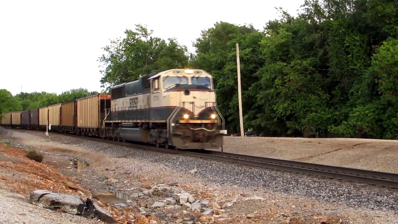 Lots of long freight trains roll through a busy junction! - YouTube