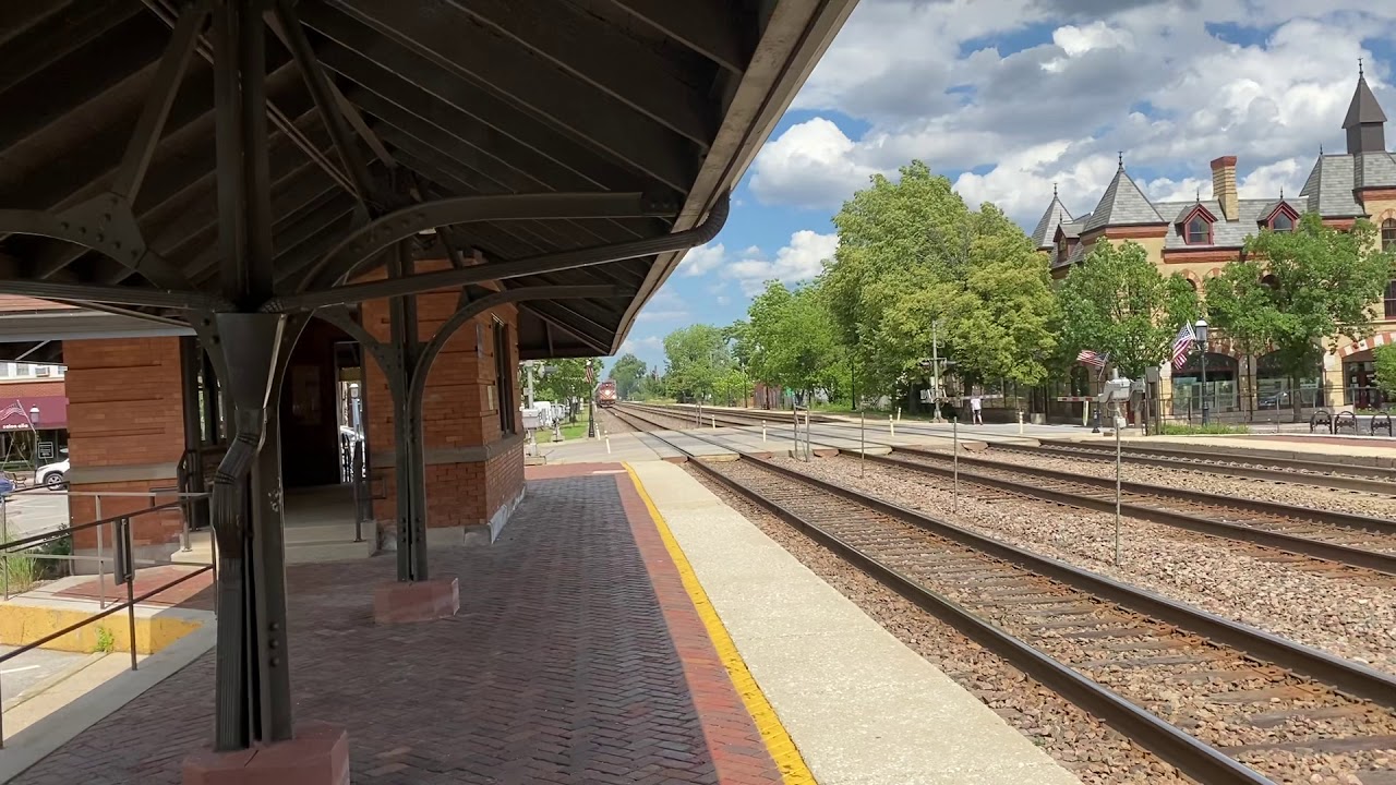 Outbound Metra 119 Arrives at Riverside IL - YouTube