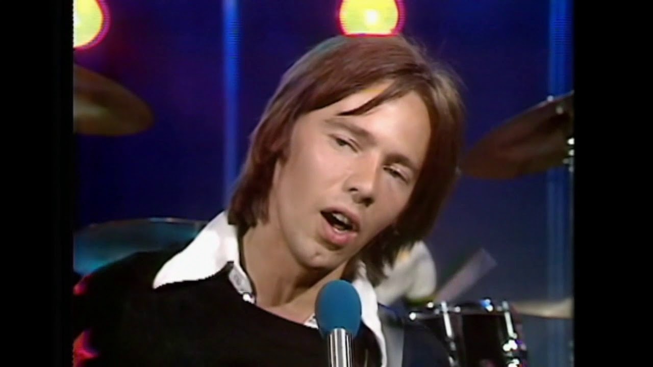 Magic - Pilot [ Live ! 1975 ] - YouTube Music